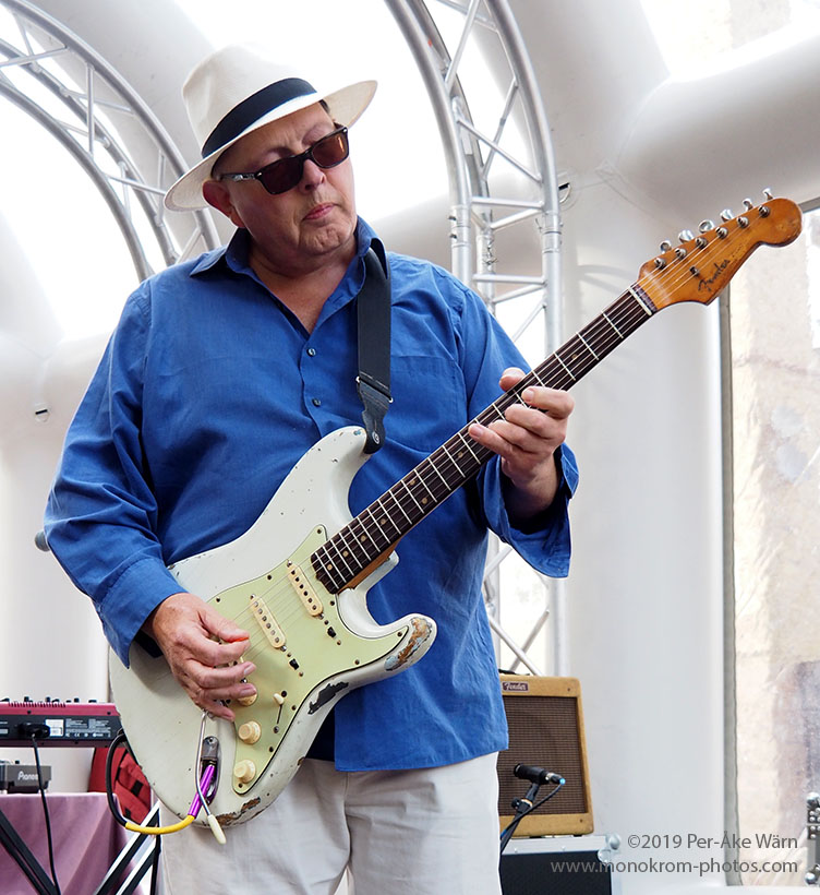 PETER PERRETT MONOKROM PHOTOS